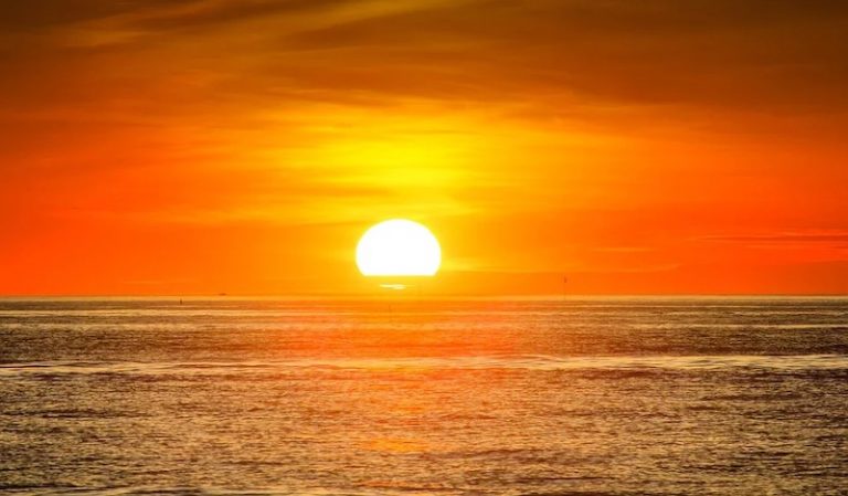 What Color Is The Sun? A Simple Explanation - RankRed