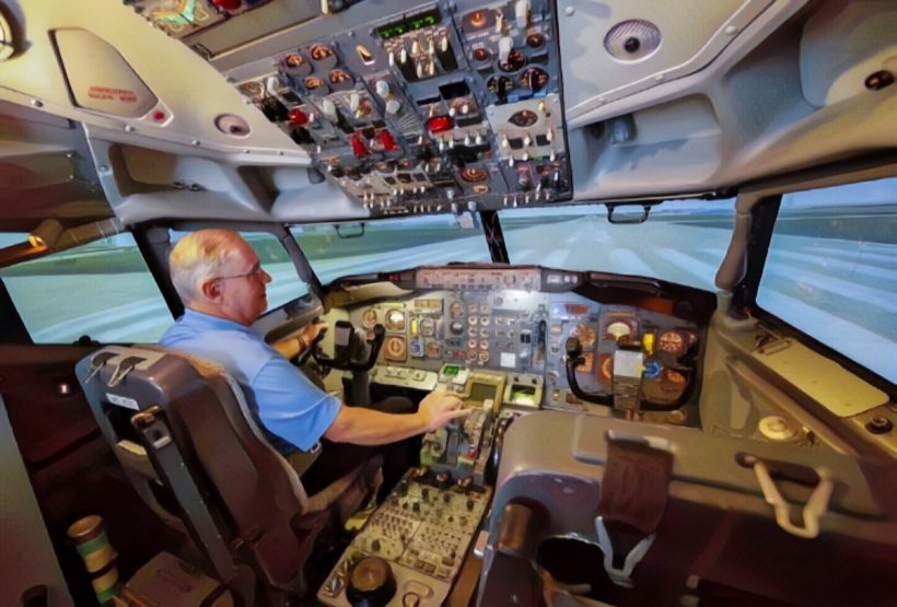 9 Best Professional Flight Simulators Of 2025 | Both Software & Real ...