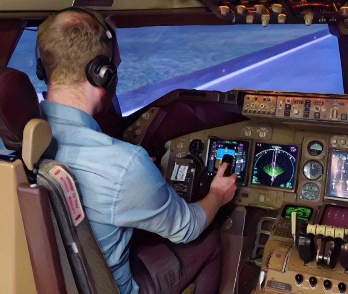 9 Best Professional Flight Simulators Of 2025 | Both Software & Real ...