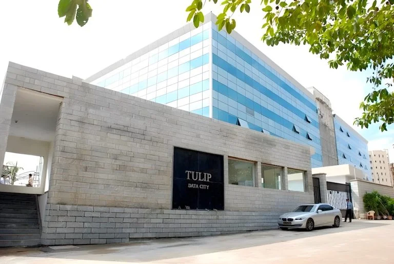 13 Largest Data Centers In The World In 2025 [By Size] - RankRed