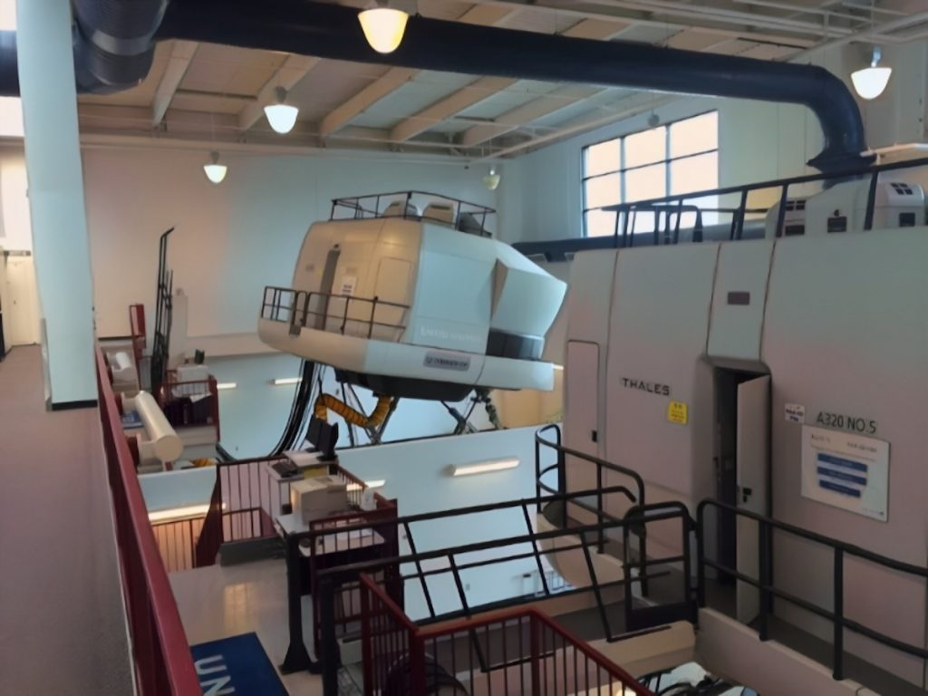 9 Best Professional Flight Simulators Of 2025 | Both Software & Real ...